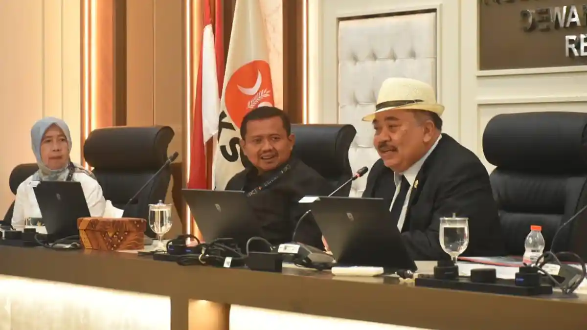 Bupati Dony Apresiasi Perjuangan Ateng Sutisna untuk Percepat ...