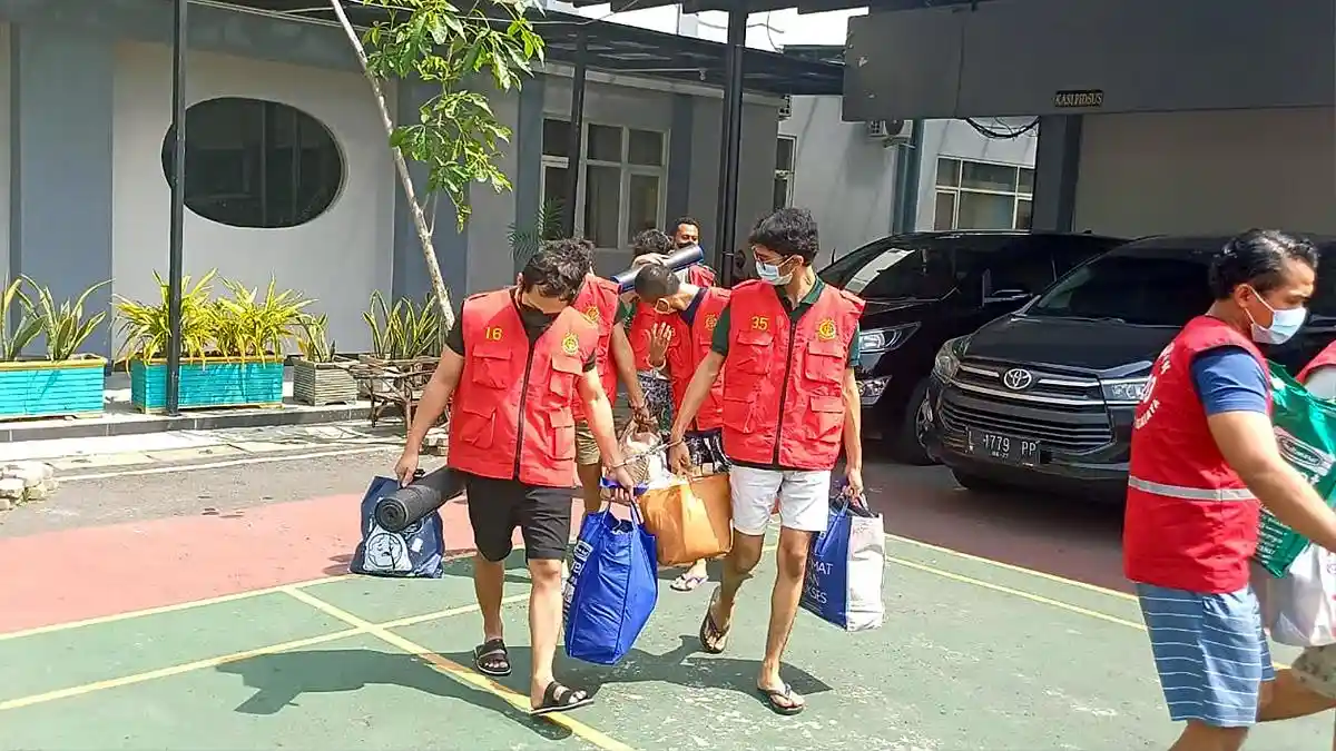 34 Tersangka Pesta Asusila Pria Penyuka Sesama Jenis di Surabaya ...