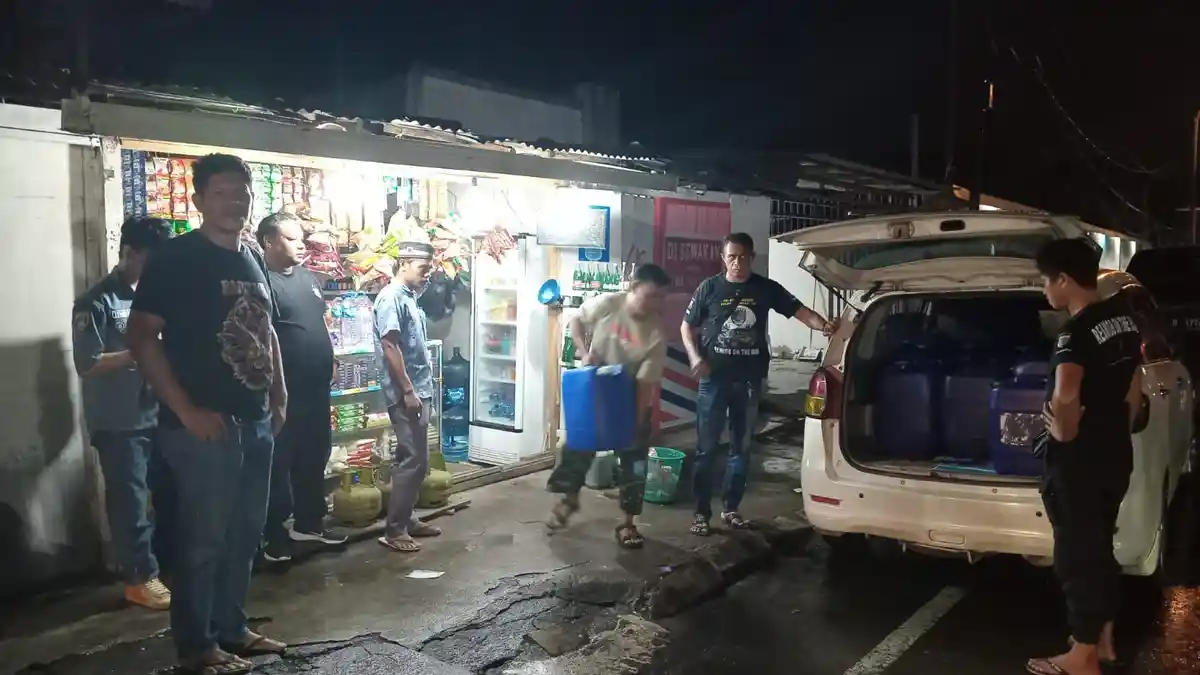 2 Penimbun Pertalite di Manado Sulawesi Utara Ditangkap Polisi, Puluhan ...