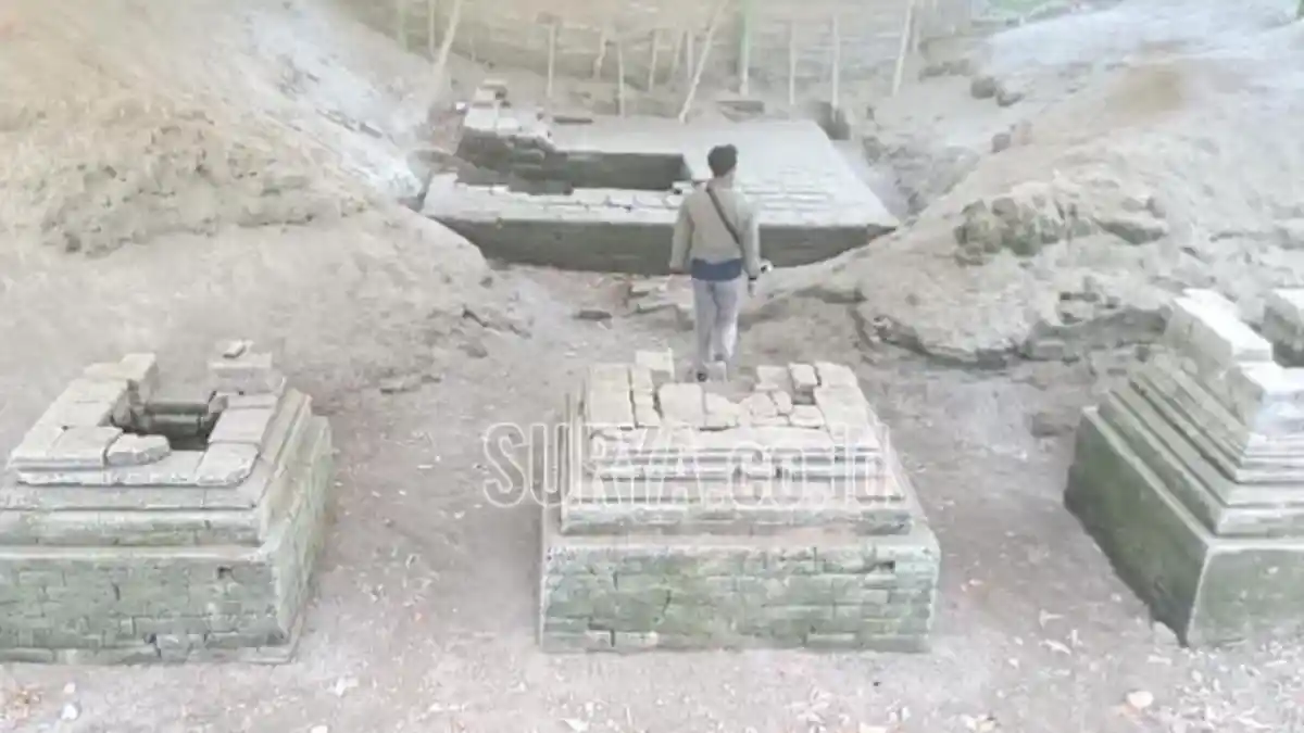 Melihat dari Dekat Temuan Situs Candi di Desa Tunglur Kecamatan Badas ...