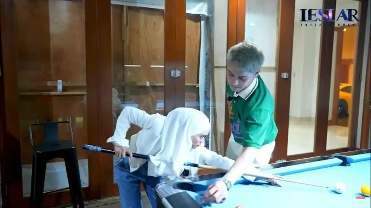 Viral Video Rizky Billar Lempar Bola Biliar ke Arah Lesti Kejora ...
