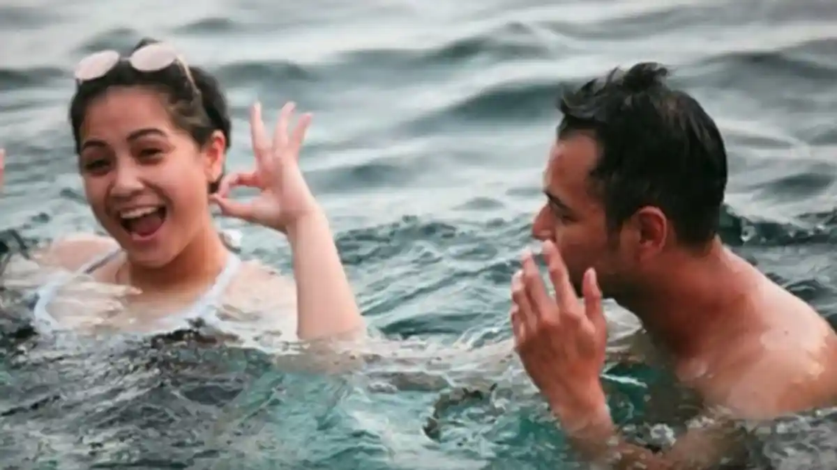 6 Pasangan Artis Pamer Kemesraan di Kolam Renang, Mana yang Paling Bikin Baper? - TribunNews.com