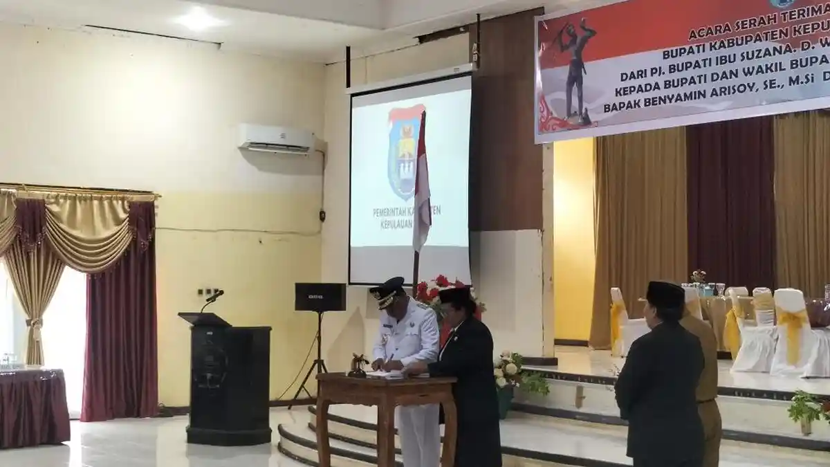 Jabatan Bupati dan Wabup Kepulauan Yapen Resmi Diemban Benyamin Arisoy ...