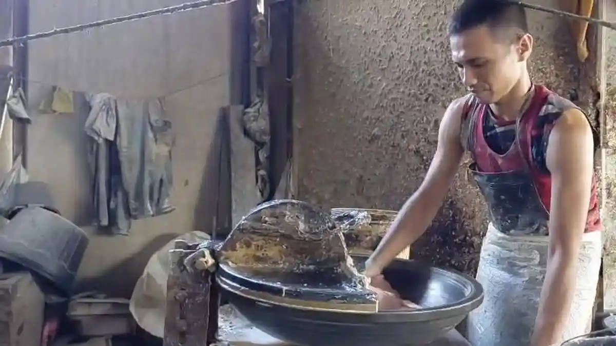 Bosan Menu Sate, Warga Tasikmalaya Serbu Penggilingan Daging Pasar ...