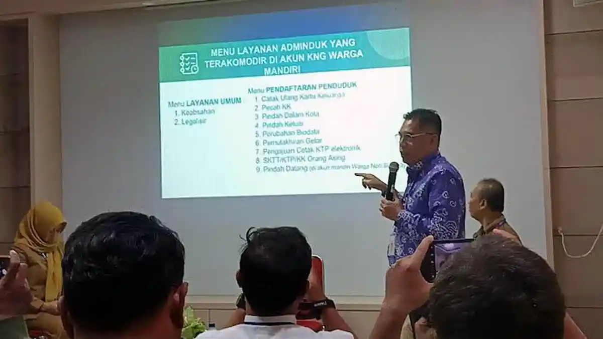 Urus KTP, KK Hingga 32 Adminduk di Surabaya Cukup Pakai Gawai, Begini ...