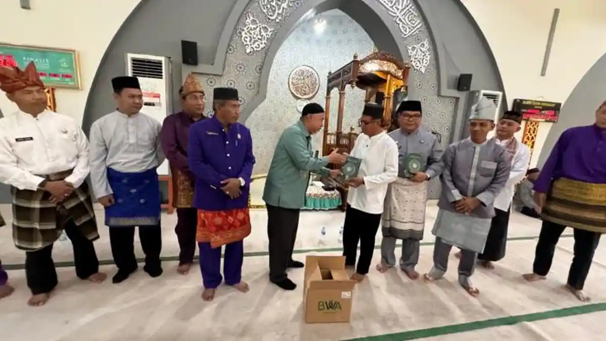 HUT Ke-258 Kota Sungailiat, 258 Santri Khataman Al Quran di Masjid ...