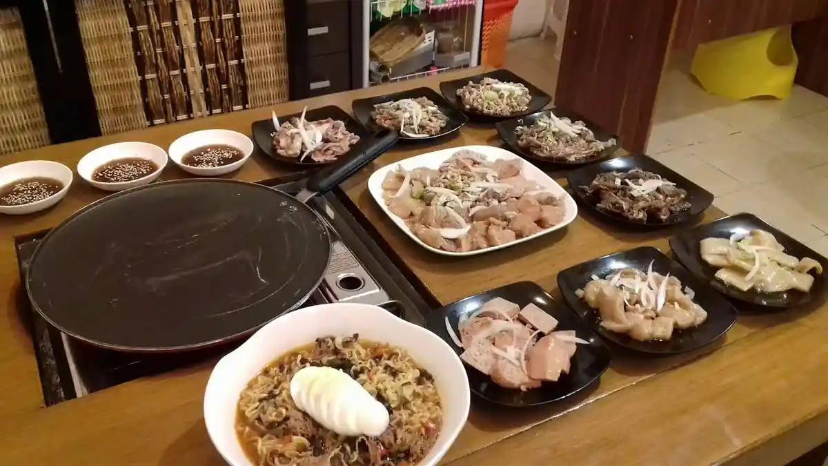 Anda Pecinta Makanan Jepang? Yuk Nikmati Yaki Mix di Yakinikuta' TSM ...