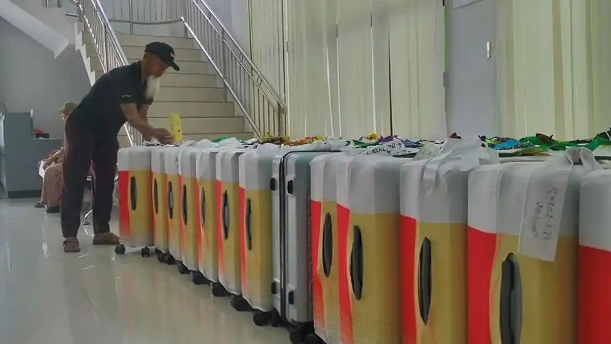 Ratusan Calon Jemaah Haji Blora Mulai Kumpulkan Koper, Diberi Penanda ...