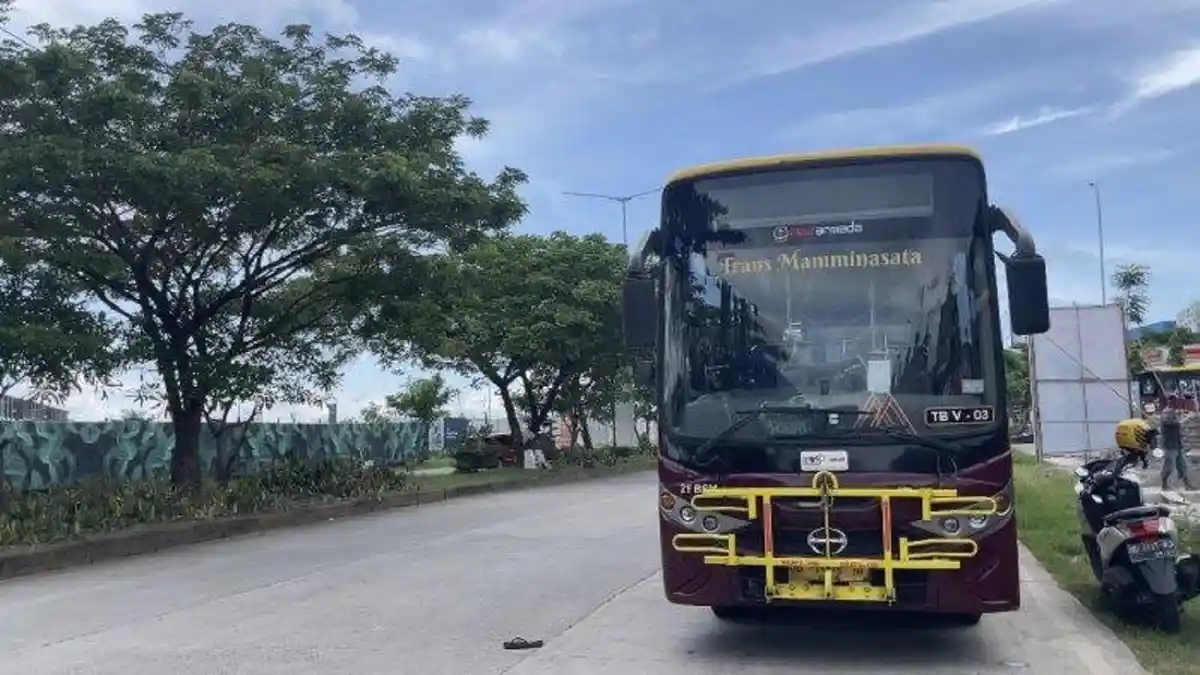 18 Armada Teman Bus Layani 37 Halte di Kawasan Mamminasata - Tribun ...