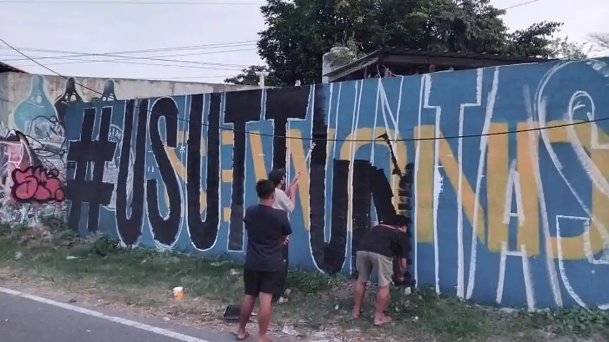 Suporter PSIM Yogyakarta Gelar Aksi Mural, Desak Penyelesaian Kasus ...