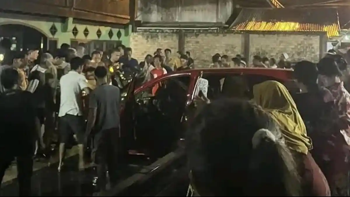 Mobil Toyota Calya Hangus Terbakar di Garasi Rumah Panggung di OKI ...