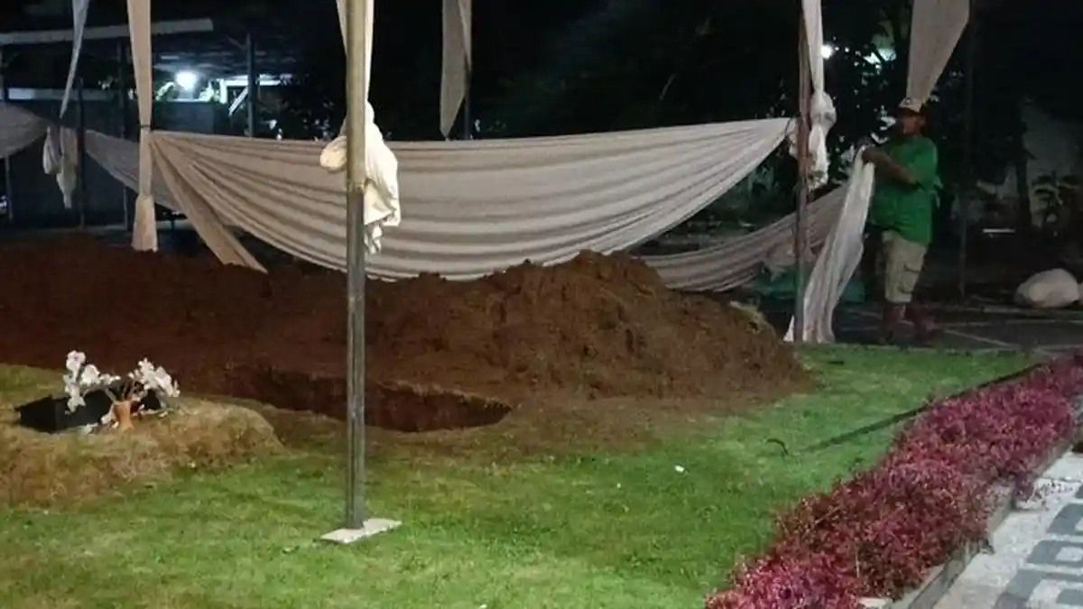 Haji Halim Akan Dimakamkan di Samping Sang Istri - Sripoku.com