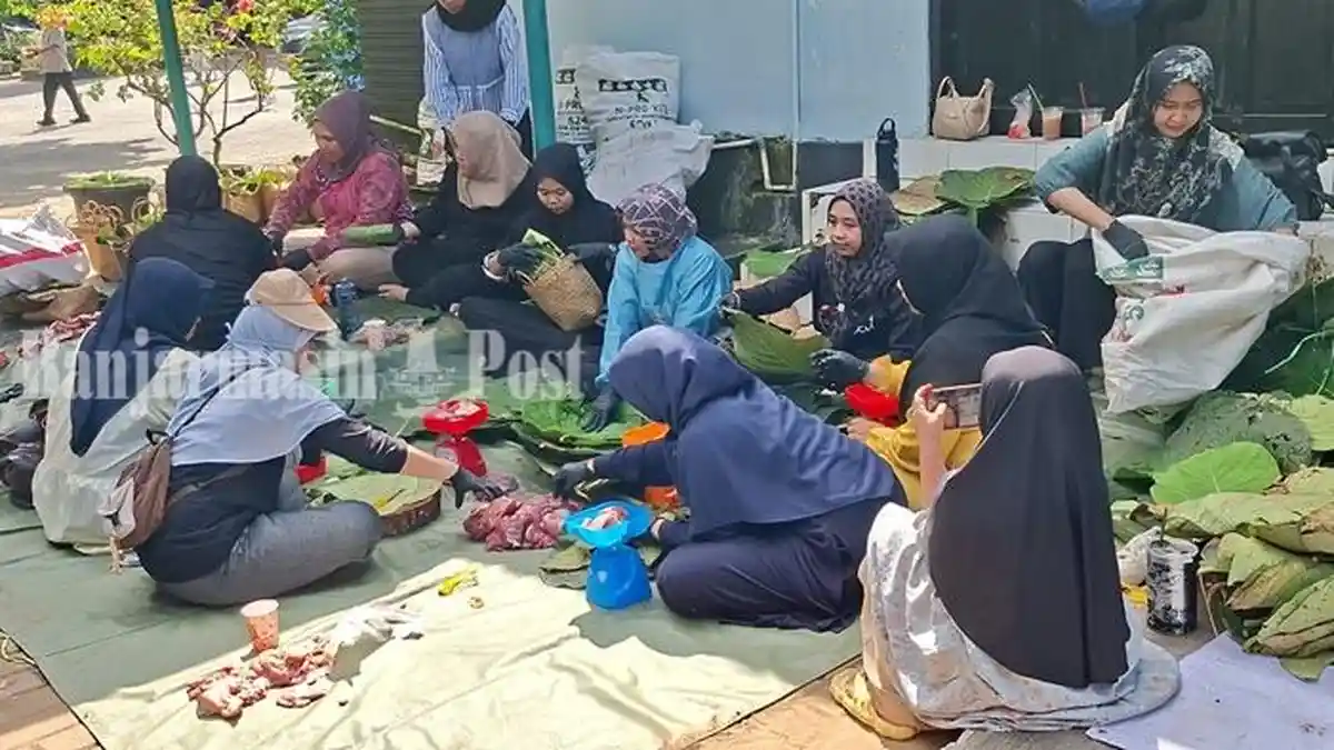Ikuti Edaran Wali Kota, DLH Banjarbaru Gunakan Daun Jati dan Tas Purun ...