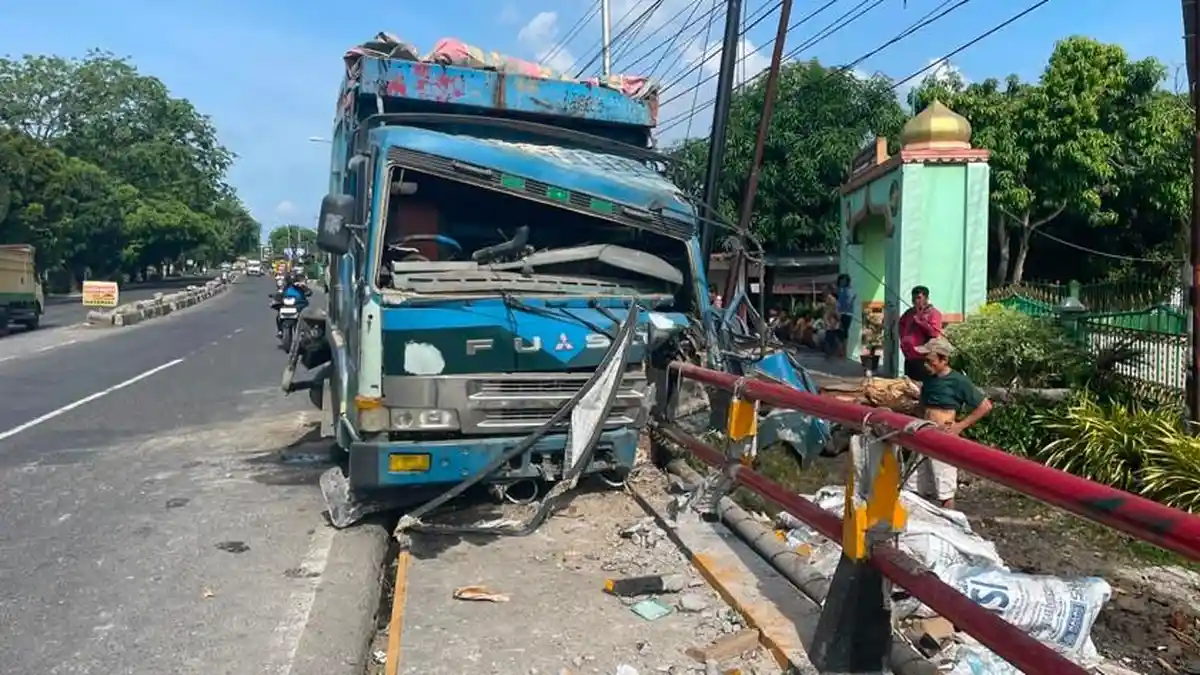 Polisi Sebut Truk Fuso yang Alami Kecelakaan dan Buat Anak SD Masuk ...