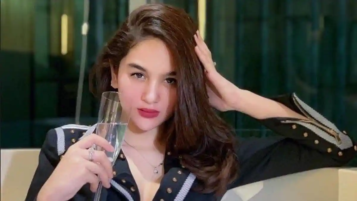 Profil Hana Hanifah, Selebgram yang Tengah Viral, Pernah Jadi Presenter ...