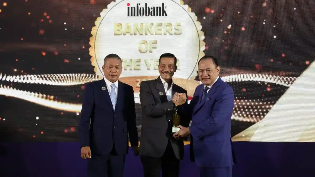 Yunsak El Halcon Dirut Bank Jambi Jadi Bankers of the Year 2022 ...
