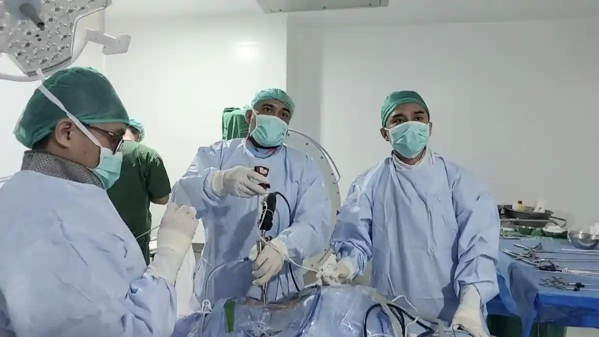 Teknik Pembedahan Canggih dengan Endoskopi untuk Menangani Saraf ...