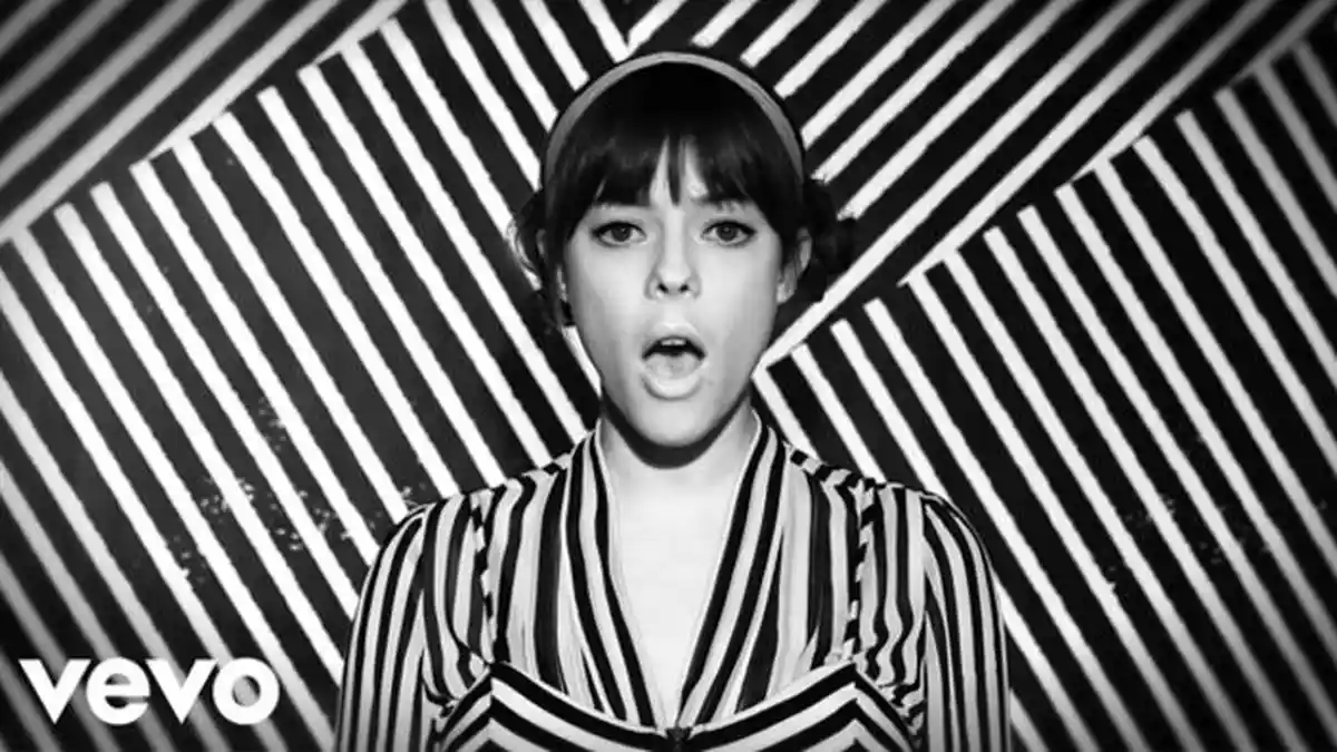 Lirik Lagu dan Terjemahan Everything at Once - Lenka Viral di TikTok ...