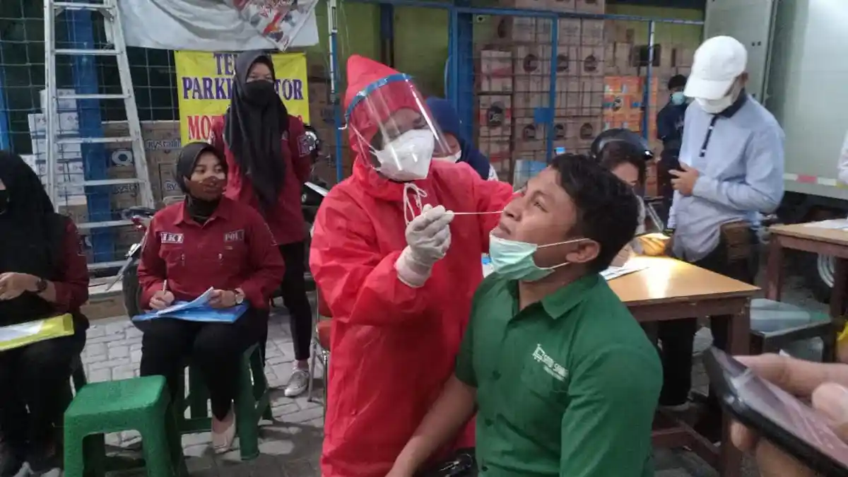 Satgas Raika Swab Karyawan Toko Satu Sama dan New Makassar Mall ...
