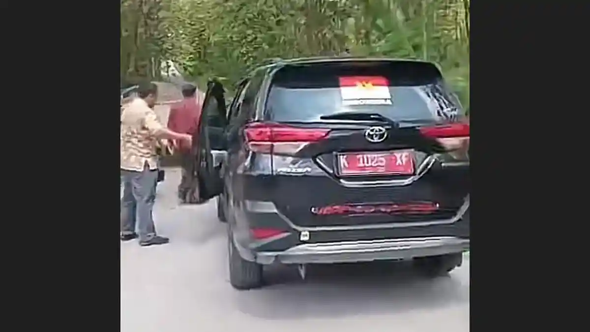 Viral di TikTok, Video Mobil Dinas Pelat Merah Ringsek Diduga Milik ...