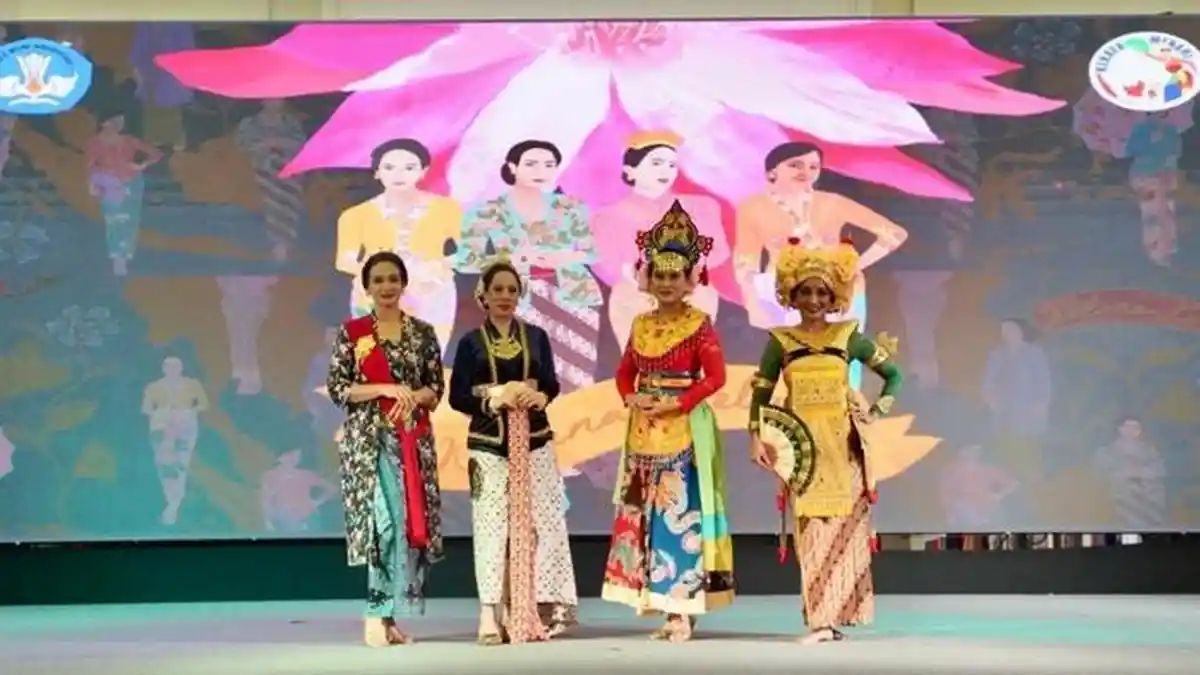 Komunitas Kebaya Menari Susuri Sejarah Kebaya di 3 Negara - Surya.co.id
