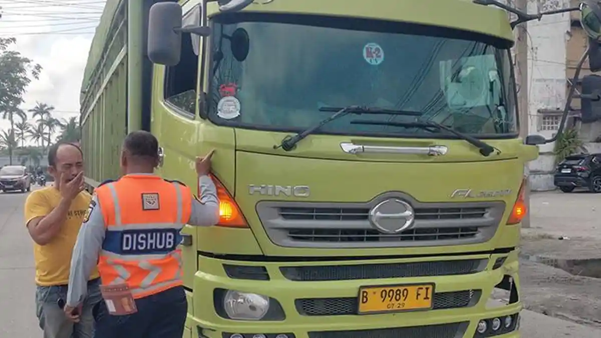 Langsung Disuruh Putar ke Jalan Lingkar, Masih Ada Truk Tonase Berat ...