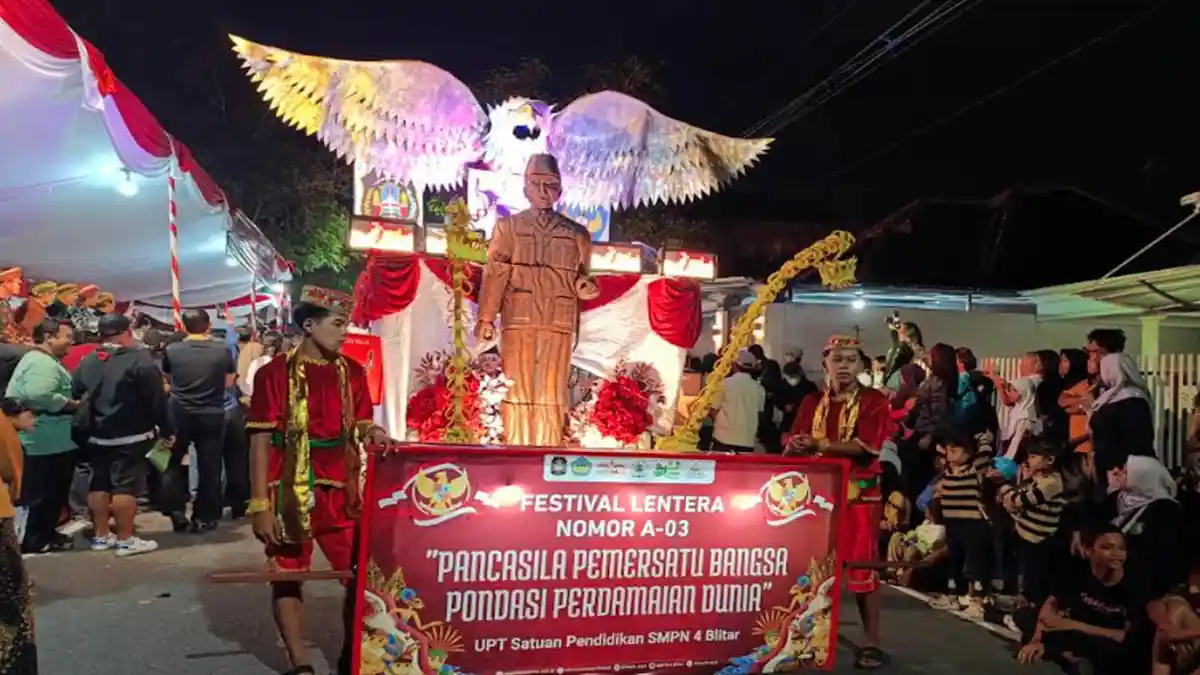 Kirab Bedhol Pusaka dan Pawai Lentera Rayakan Hari Lahir Pancasila di ...