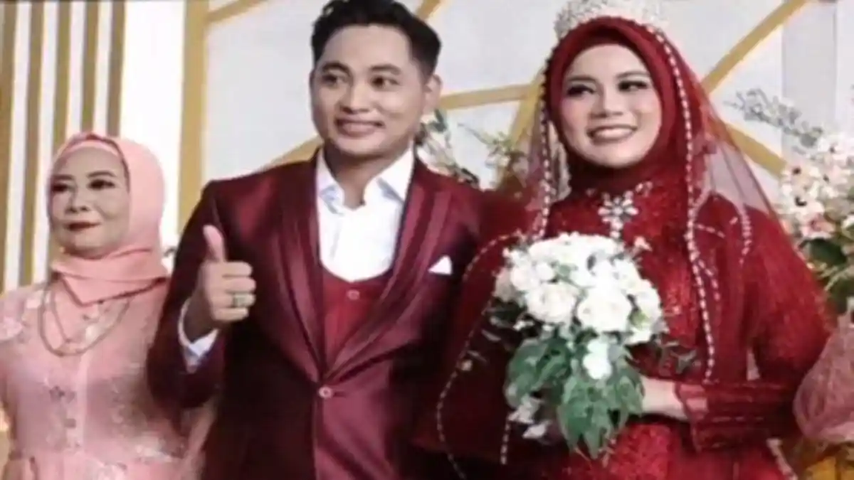 Sosok Siham Istri Irwan DA, Pramugari Penerbangan Luar Negeri, Cantik dan Tajir - Tribunmanado.co.id