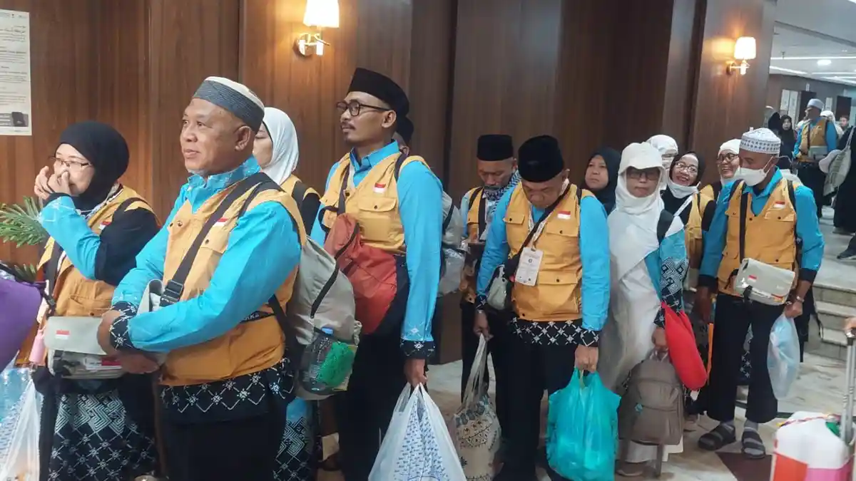 Koper Penuh, Jemaah Haji Embarkasi Balikpapan Nekat Jinjing Oleh-oleh ...
