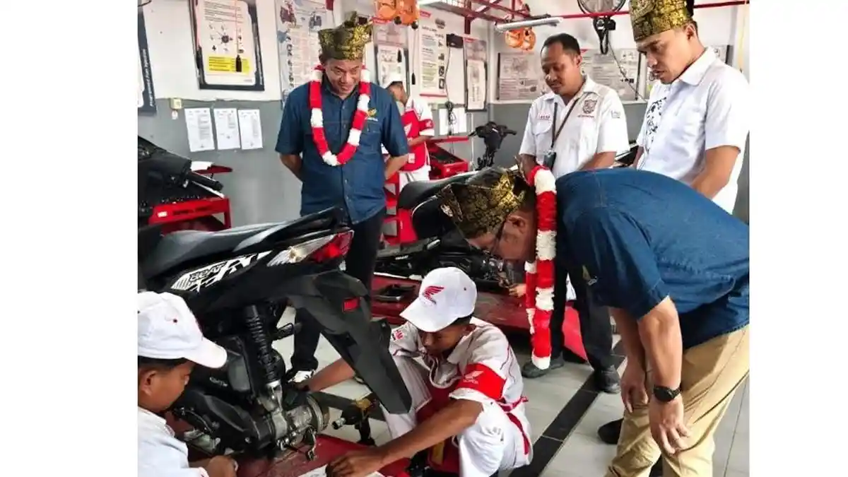 Astra Honda Buka Pos AHASS TEFA, Siswa SMK Ditempa Layaknya Mekanik ...