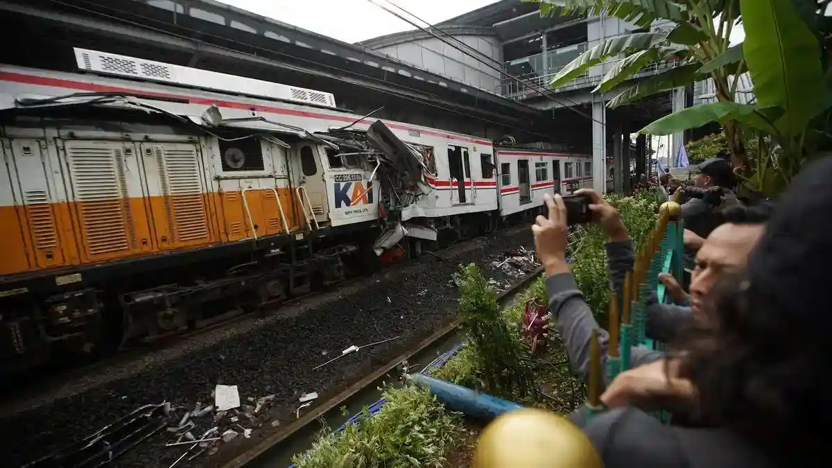 Tabrakan KA Argo Bromo dan KRL Jadi Sorotan Dunia, Puluhan Penumpang ...