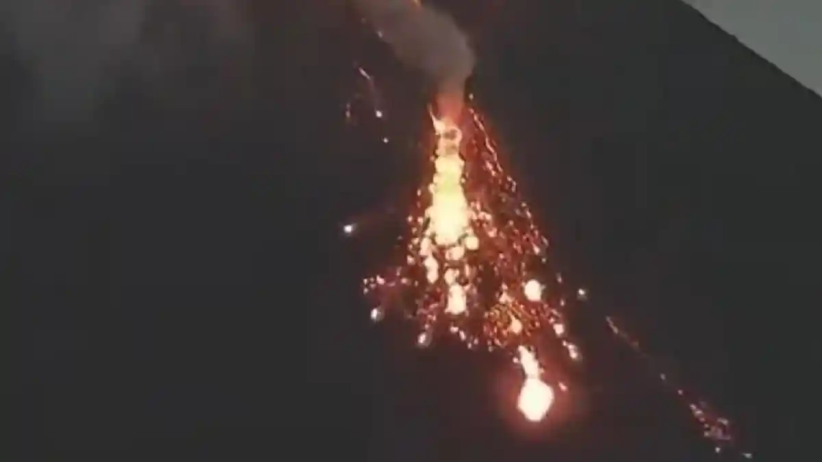 Waspada! 3 Gunung Api Indonesia Status Siaga Hingga Awas ...