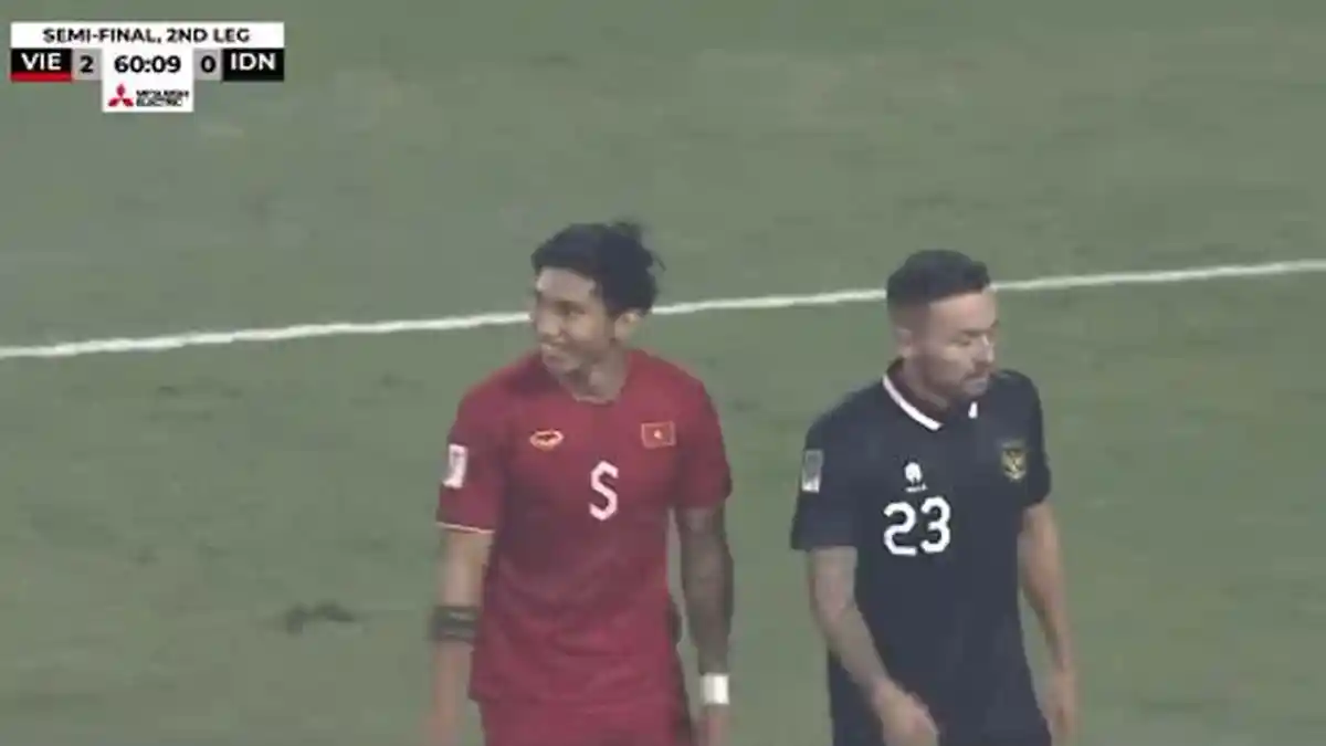 Marc Klok Tolak Jabat Tangan Doan Van Hau saat Vietnam Vs Indonesia Leg ...