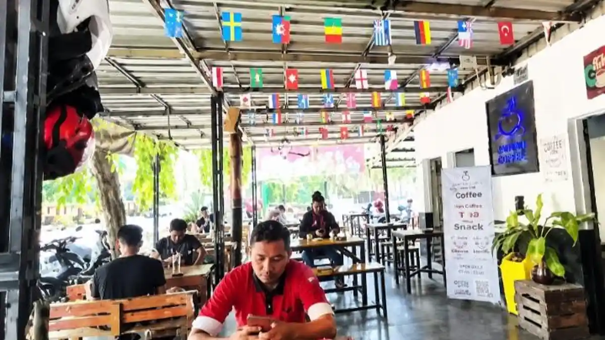 Demam Piala Dunia 2026, Warkop di Lamongan Bersolek Jadi Arena Nobar ...