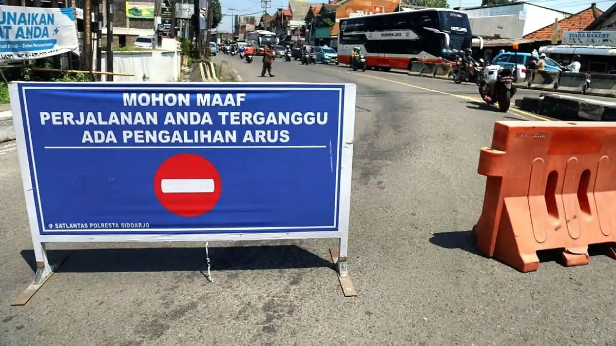 Mudik Lebaran 2026: One Way Resmi Berlaku di Jalan Letjen Sutoyo ...