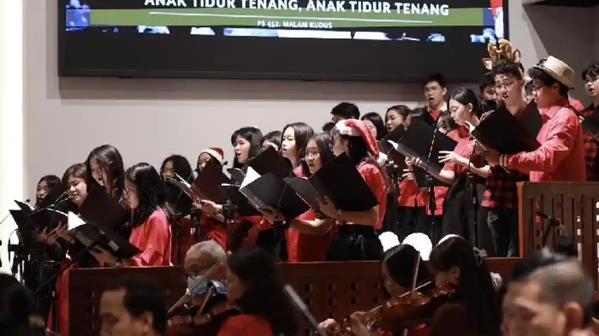 Sukacita Natal, St Louis dan Alouisia Choir Gelar Mini Konser di Gereja ...