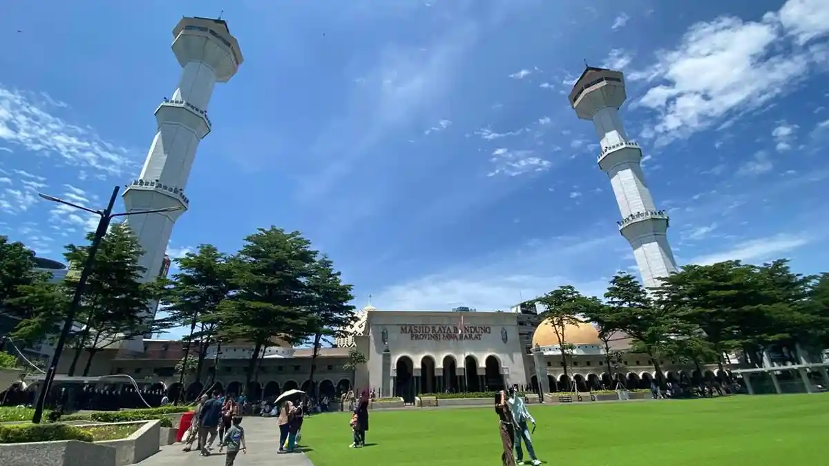 Kurangi Ketergantungan PLN, Masjid Agung Bandung Siapkan Energi Surya ...