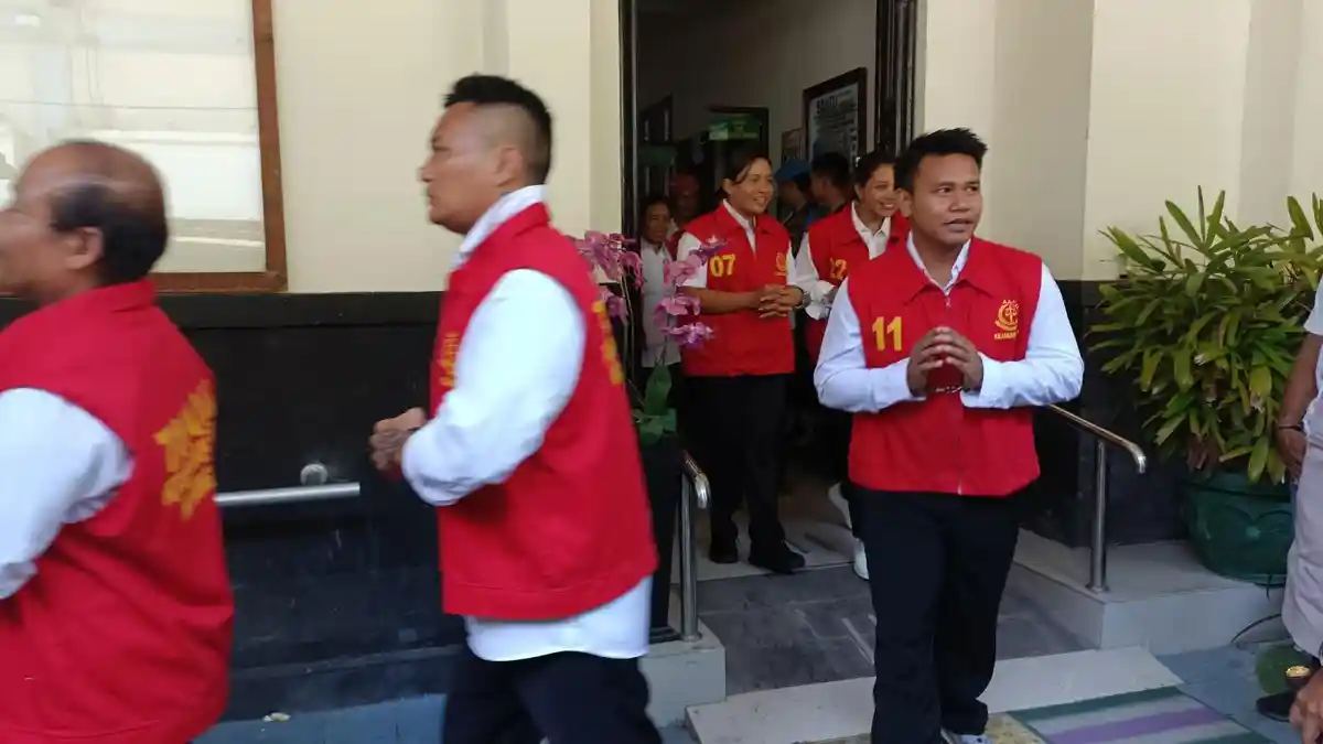 Sidang Kasus Bugbug Dibagi Tiga, Ratusan Warga Dukung Terdakwa ...
