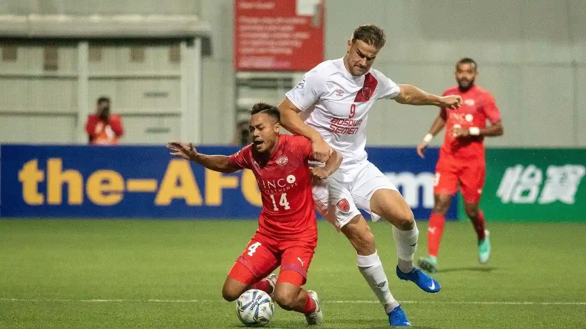 Dua Pemain PSM 'Korban' Lapangan Sintetik Markas Home United - Halaman ...