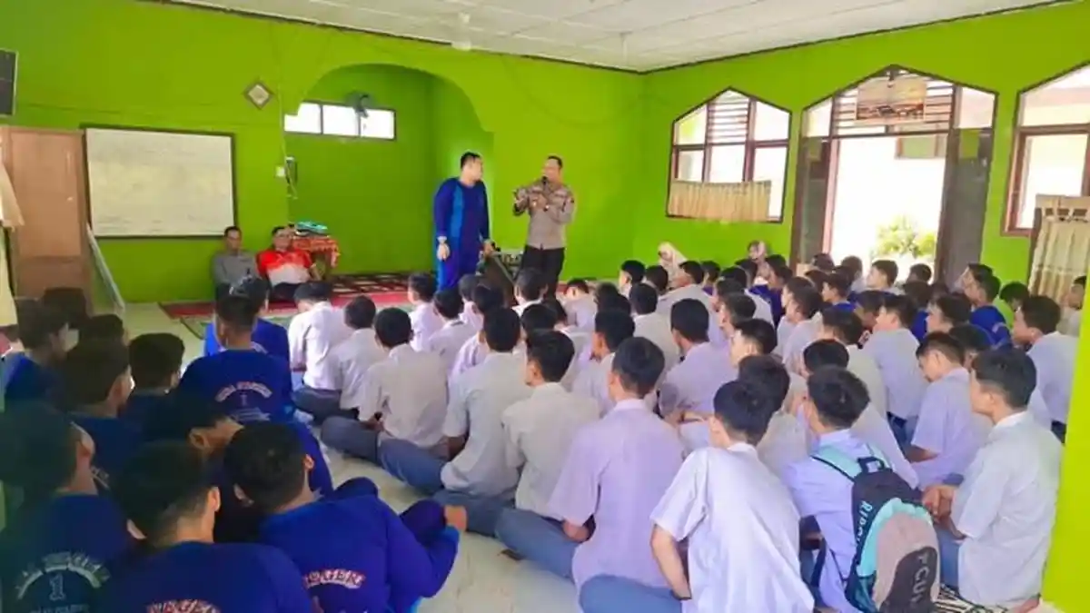 Polsek Pulau Punjung Dharmasraya Gencarkan Edukasi ke Pelajar tentang ...