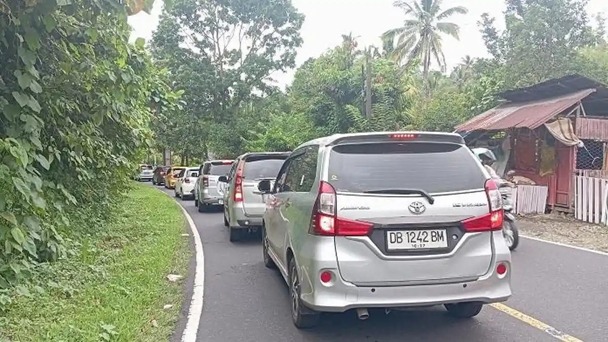 Breaking News, Kemacetan Parah di Jalan Raya Tomohon Menuju Manado ...