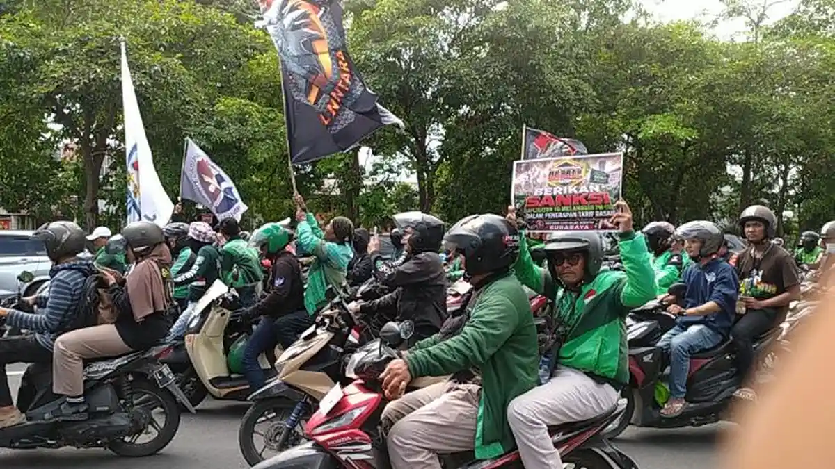 Update Demo 3000 Ojol dari Malang sampai Ngawi Tumpah di Surabaya ...