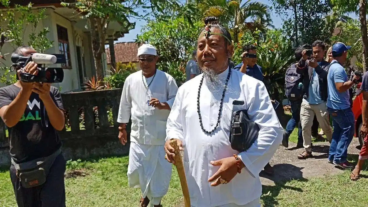 (VIDEO) Sulinggih Pimpin Anggota Bali Nine Prosesi Mapamit ...