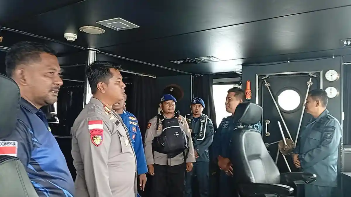 Polri Bangun Sinergi Bersama KPLP, KN Granit Jadi Pos Apung Sementara ...