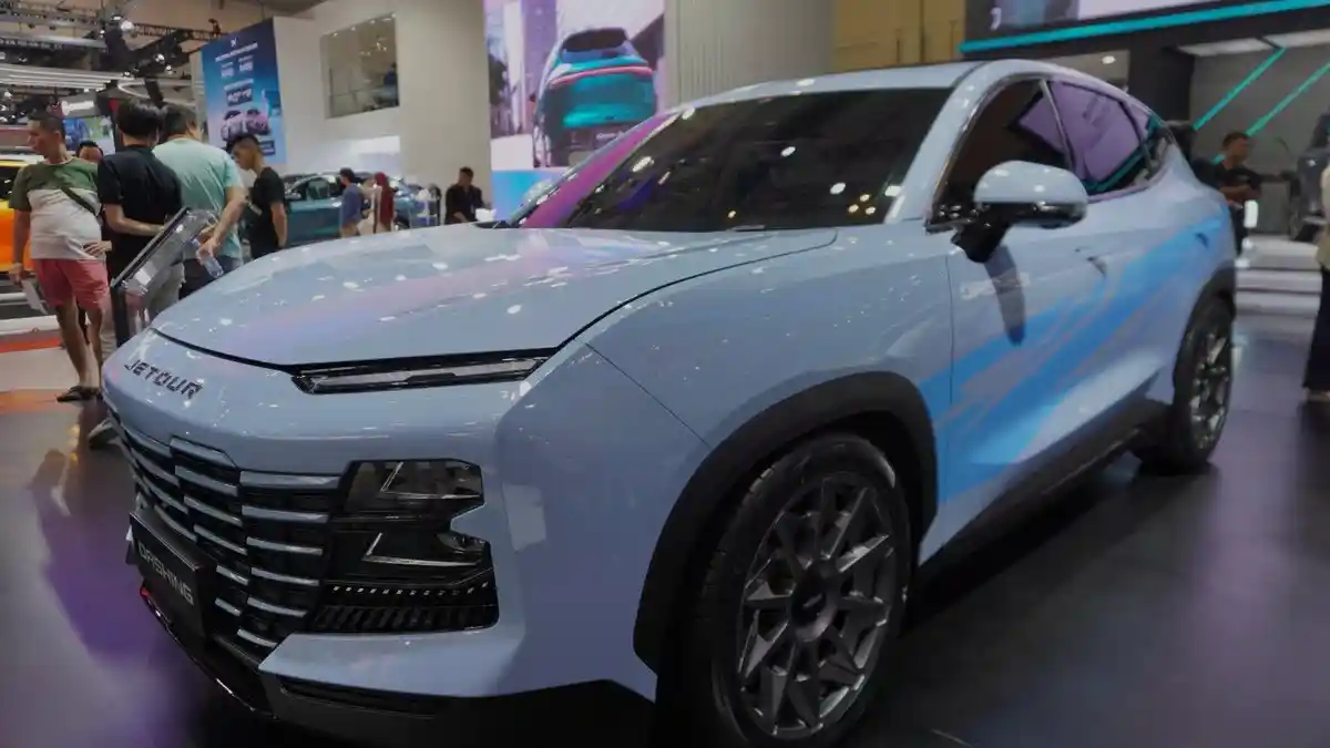 Contoh Modifikasi SUV Jetour Dashing di GIIAS 2025 untuk Personalisasi ...