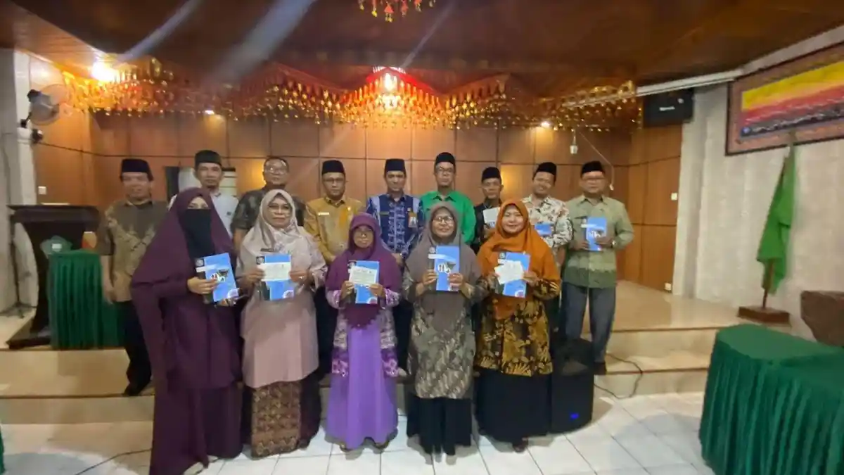 Kementerian Agama Kota Solok Terima Buku Materi Khutbah untuk Percepat ...