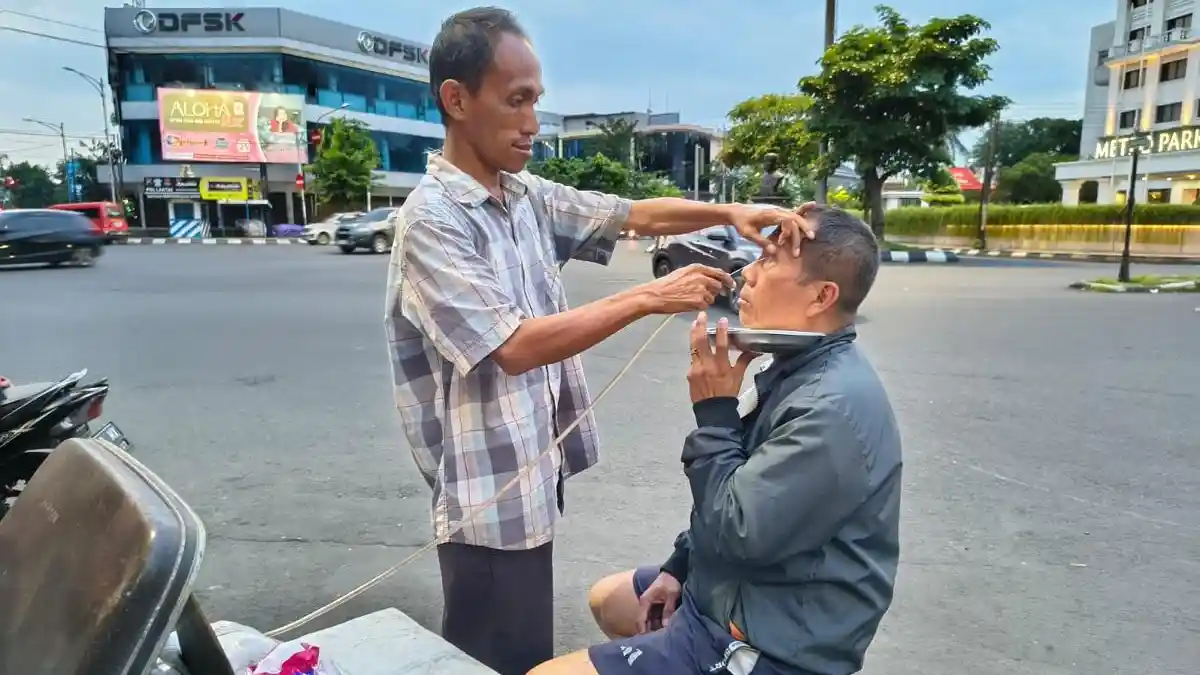 Warisan Sejak 1960 dalam Koper Kecil: Kisah Ali Menjaga Tradisi Cuci ...