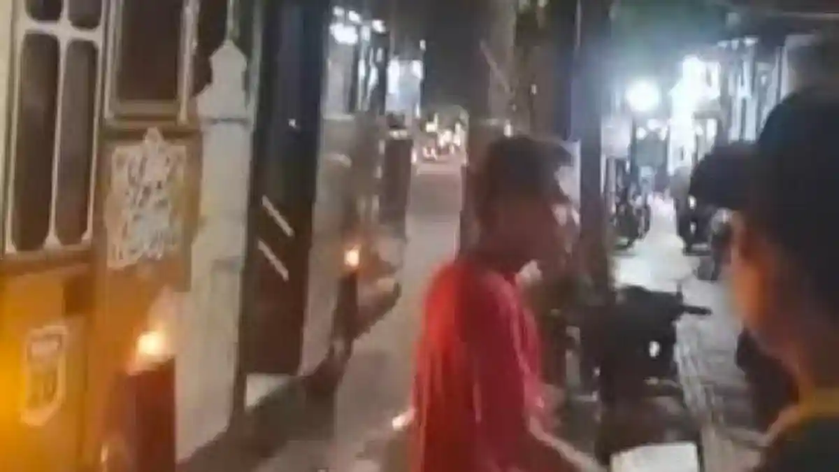 Viral Tukang Becak dan Ojek di Bojonegoro Cekcok dengan Pengemudi Bus ...