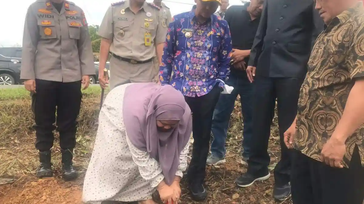 Bupati Bangka Pasang 1.000 Patok Lahan Warga Desa Tiang Tarah, Mulkan ...