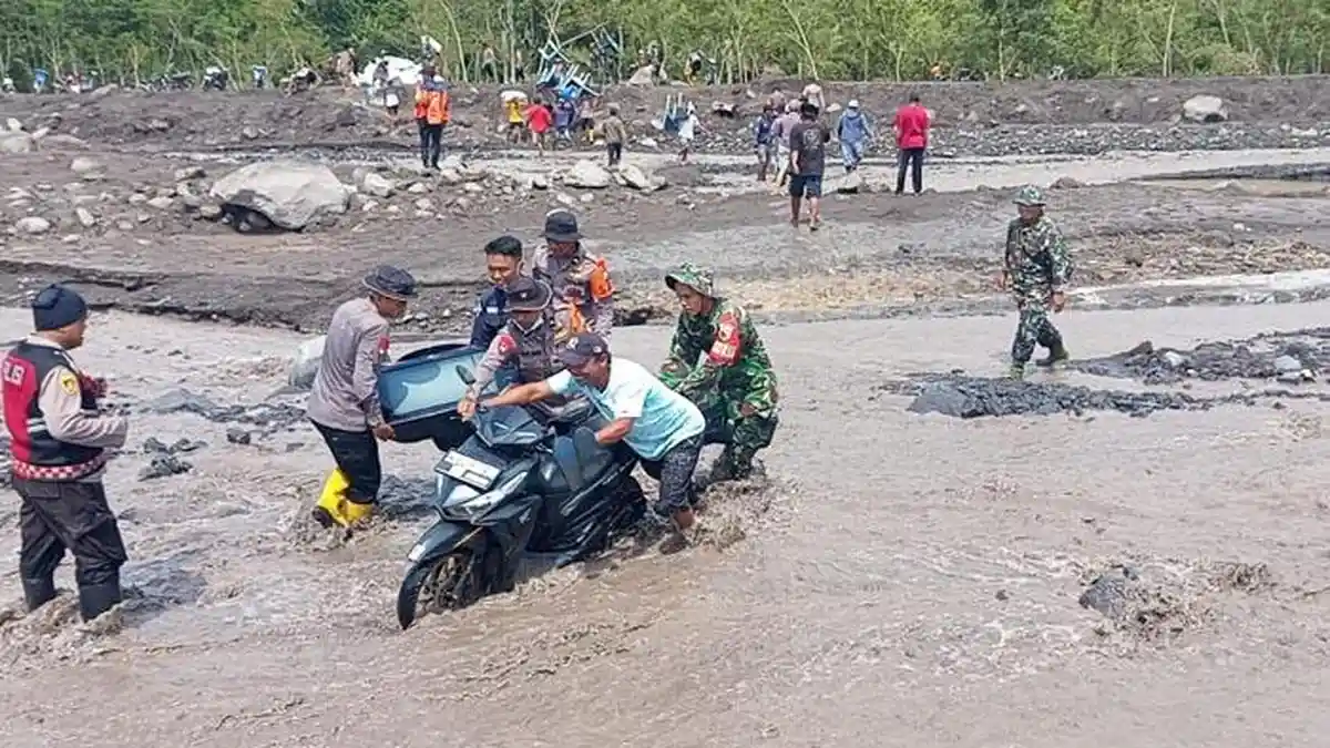 Nihil Korban Setelah Banjir Lahar Timbun 17 Rumah di Lumajang, Warga ...